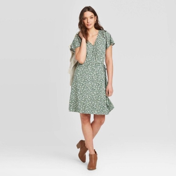 Universal Thread | Dresses | Nwt Universal Thread Green Wrap Dress ...